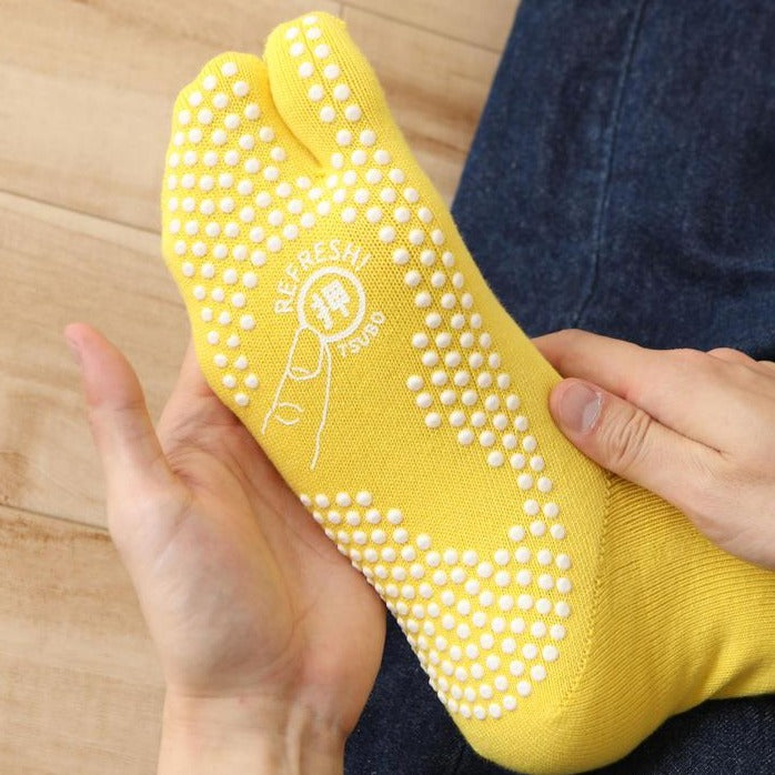 How to Keep Your Feet Healthy: Accupoint & Compression Socks – Tabio UK